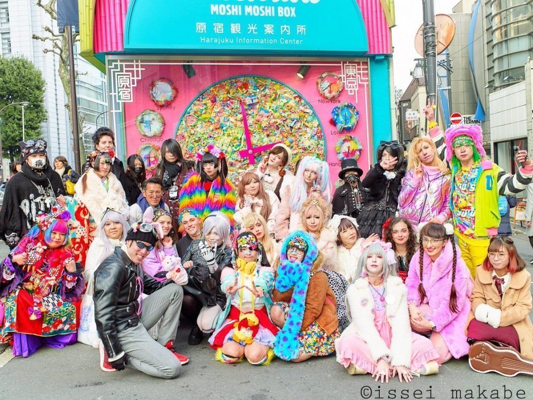 Puedes resaltar entre muchas siguiendo el estilo de Harajuku - Famosas